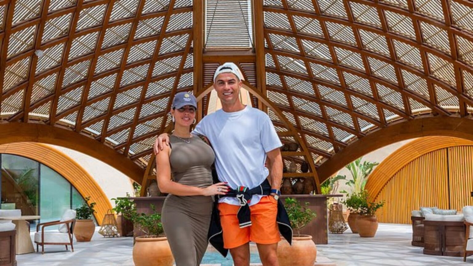 Cristiano Ronaldo and Georgina Rodríguez Buy Ultra-Luxury Villas in ...