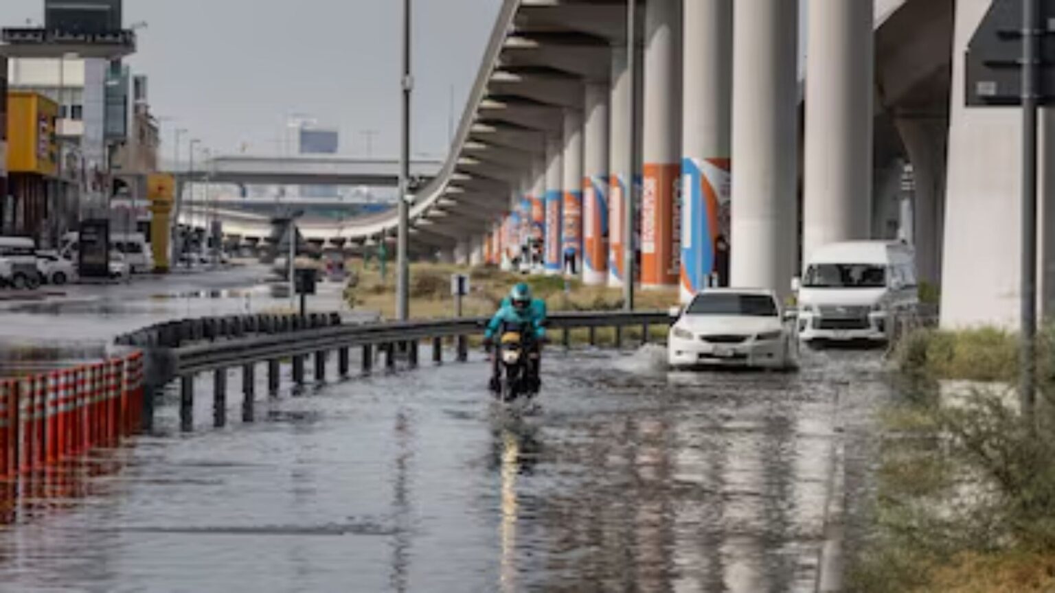 Dubai and UAE Face Unstable Weather: Heavy Rain, Thunderstorms and ...